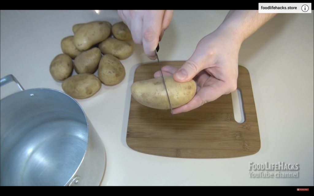 Cooking Expert Reveals A Brilliant Hack For Peeling Potatoes