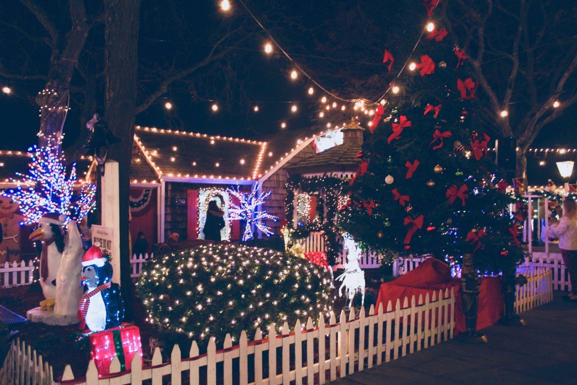 20 Of The Coziest Inns To Visit This Christmas Season