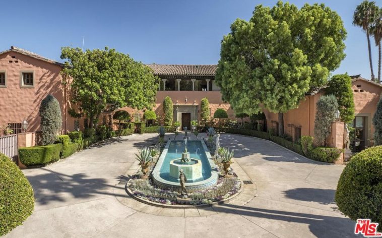 The House Where JFK And Jackie Kennedy Honeymooned Is On Sale For $135 ...