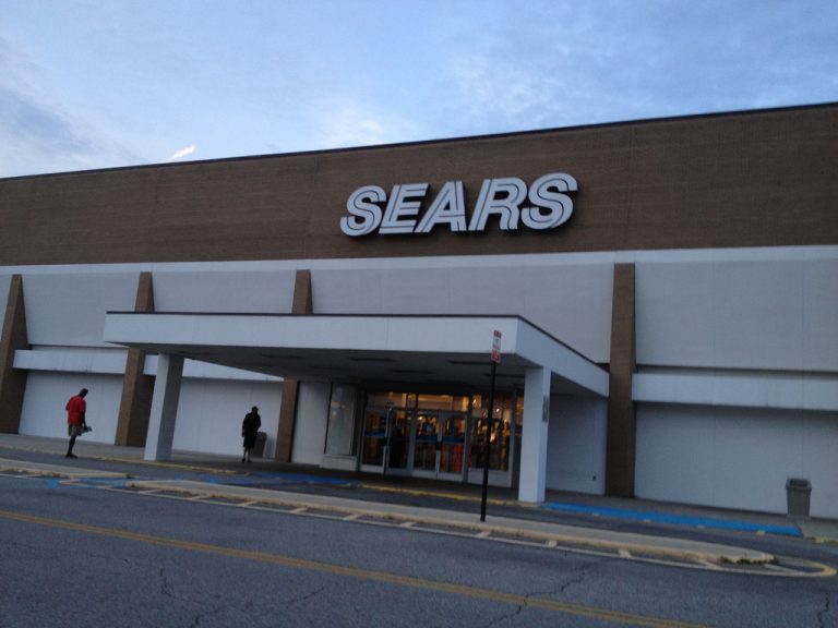 Sears Is Closing More Stores And Will Layoff People 2 Days Before Christmas