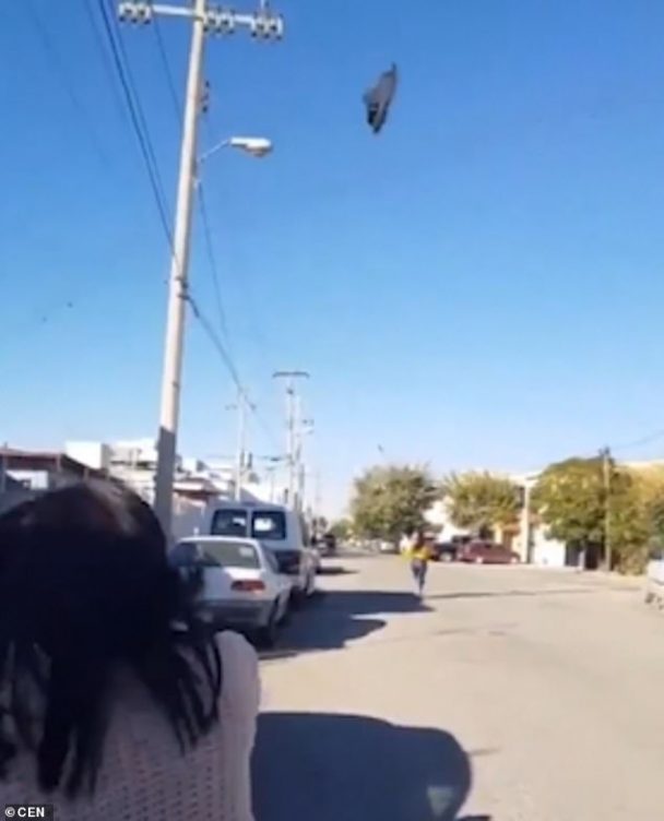 Angry Mother Throws Flip-Flop At Teenage Daughter From Incredibly Long ...