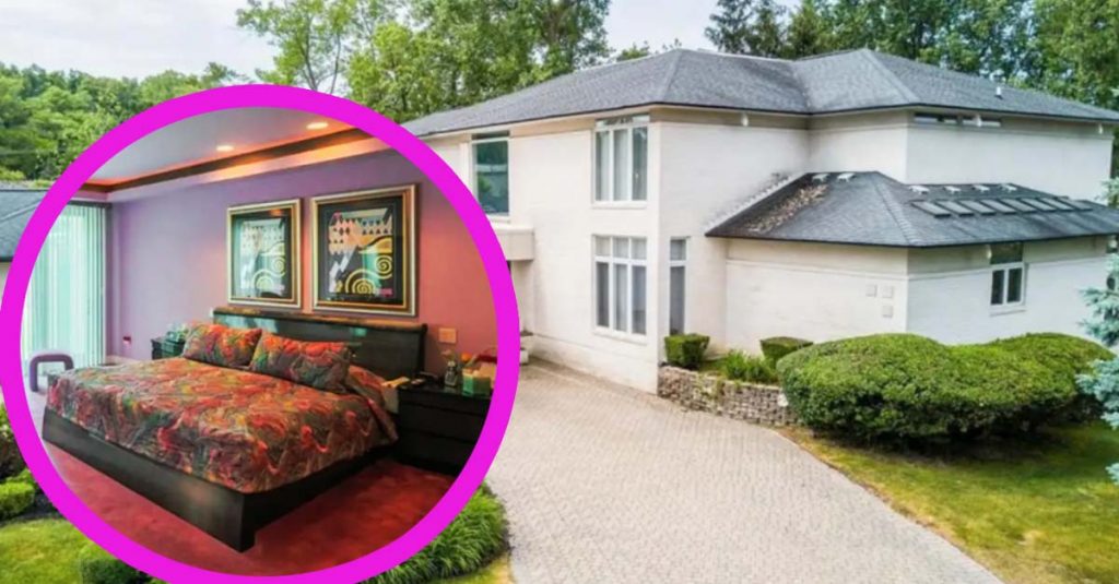 This Colorful House From The '90s Is Completely Untouched Inside