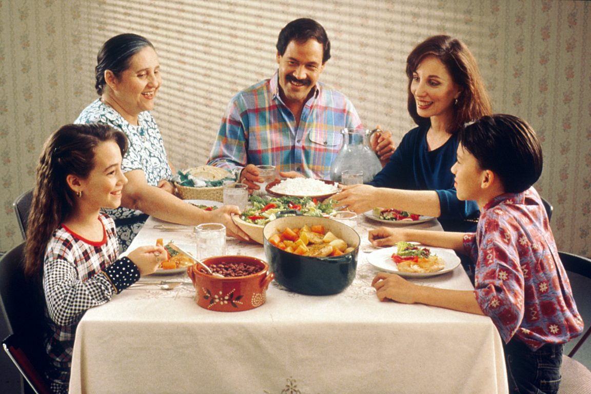 Why Sunday Family Dinners Need To Make A Comeback