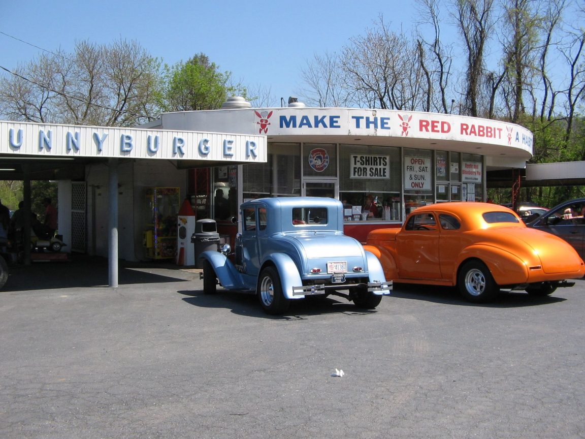 21 Of The Best Drive-In Restaurants Still Open In The United States