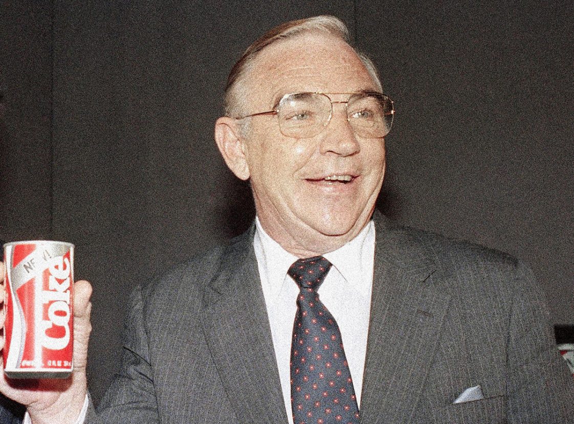 Here's Why Warren Buffett Drinks 5 Cans Of Coke Instead