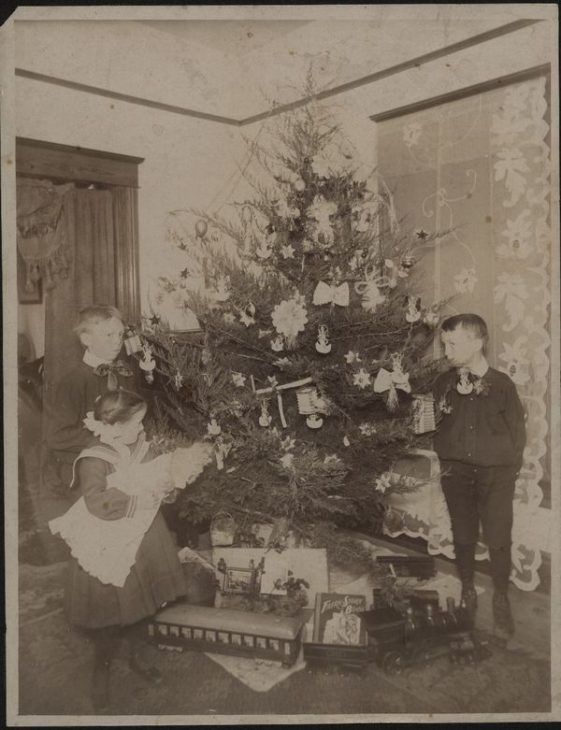 Step Back Through Time And See Christmas Trees From 100 Years Ago