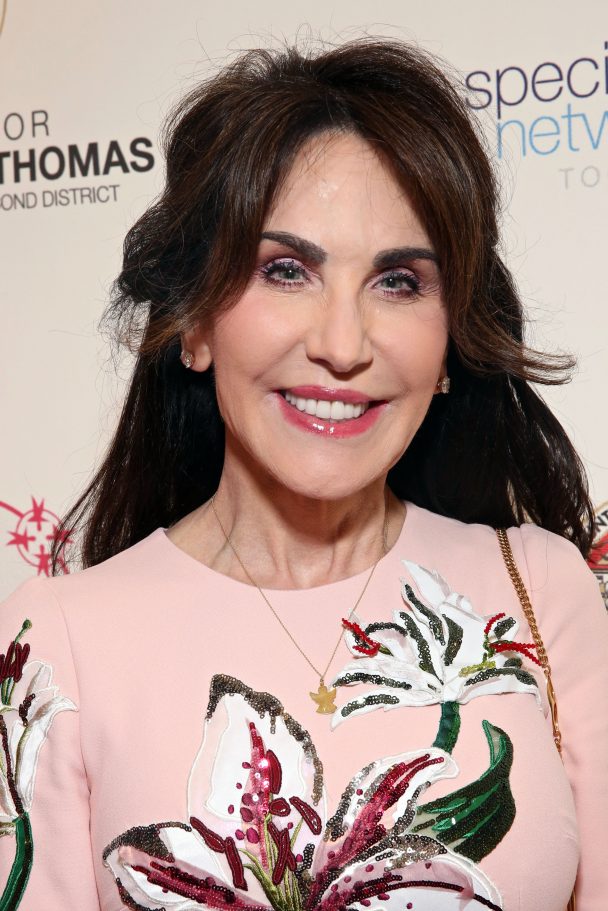 Dr. Phil's Wife Robin McGraw Responds To Plastic Surgery Rumors