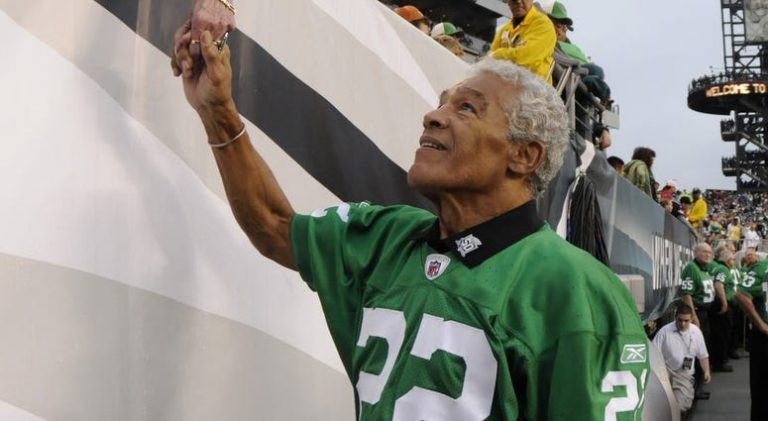 NFL Star And 'M*A*S*H' Actor Timothy Brown Dies At 82