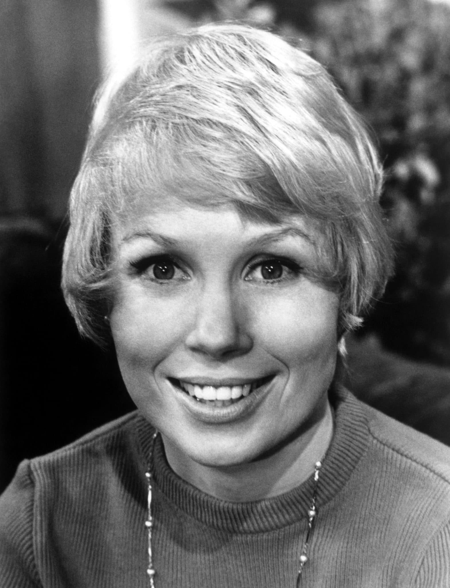 Joyce Bulifant Shares How Betty White Gave Her 'Permission To Tell ...