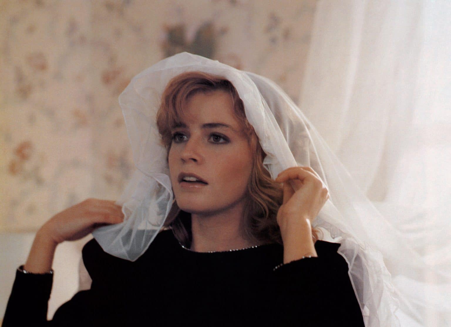 Teen Idol Elisabeth Shue Is 58 Today And Dreams Of Getting Her Masters ...