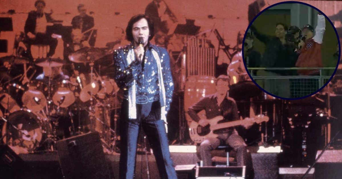Neil Diamond Sings 'Sweet Caroline' Live At A Red Sox Game | DoYouRemember?