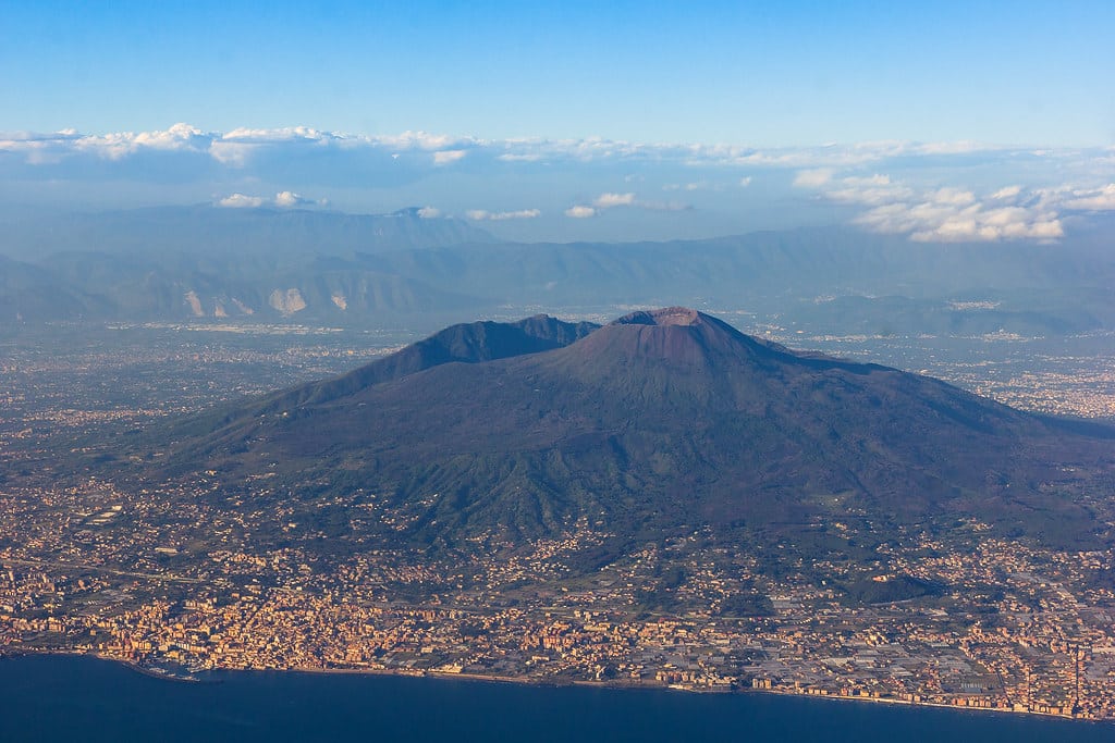 American Tourist Falls Into Mount Vesuvius Taking Selfie