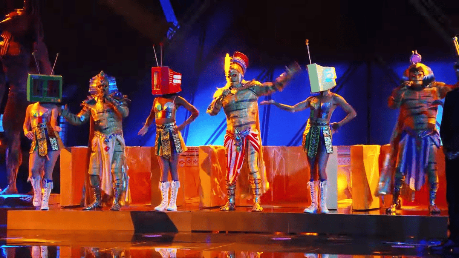 'The Masked Singer' Gets Nostalgic With Sitcom-Themed Night And A Very ...