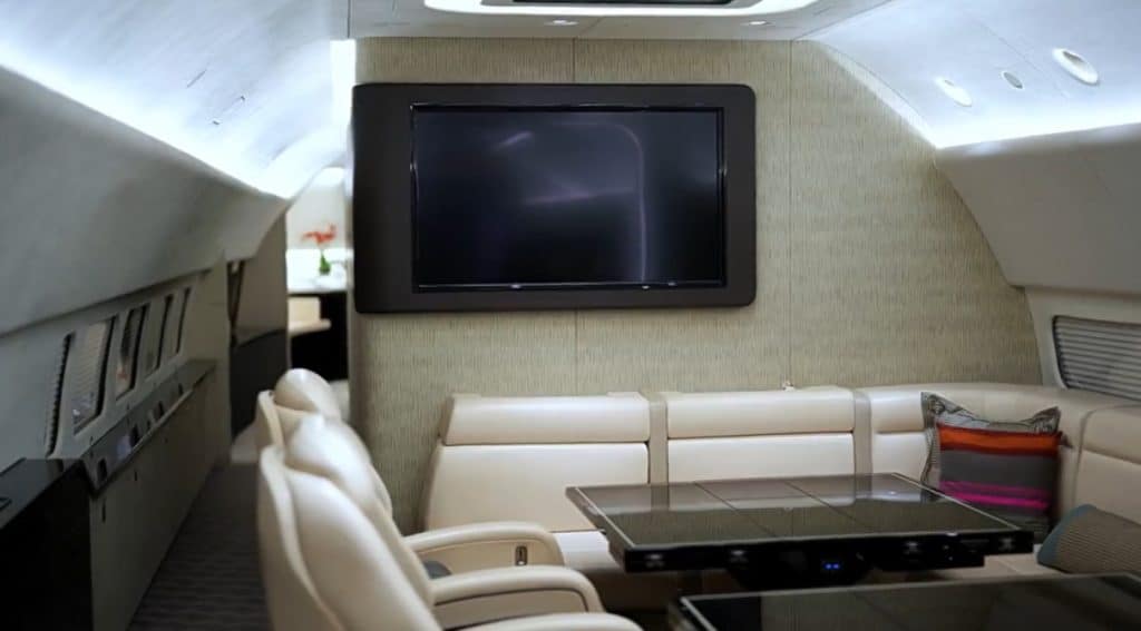 John Travolta Leads Us On An Exclusive Tour Of The Boeing's 737 ...