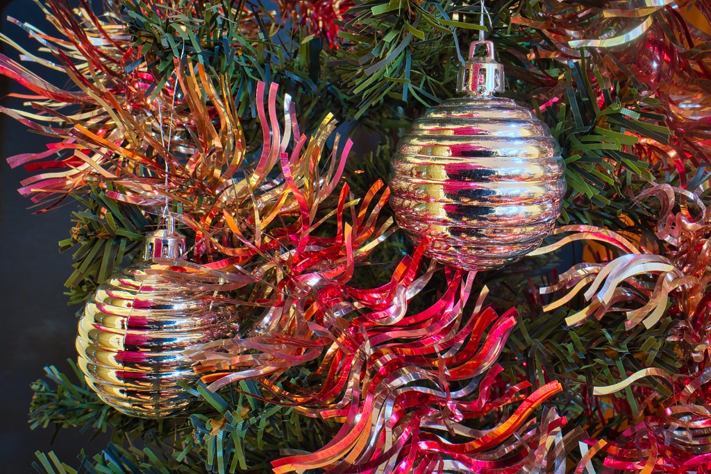 'Bewitched': Samantha Stephens Shows The Right Way To Display Tinsel