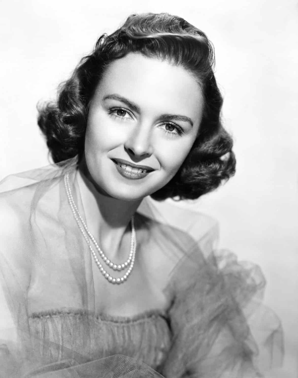 ‘It’s A Wonderful Life’ Star Donna Reed Kept WWII Letters From Soldiers ...