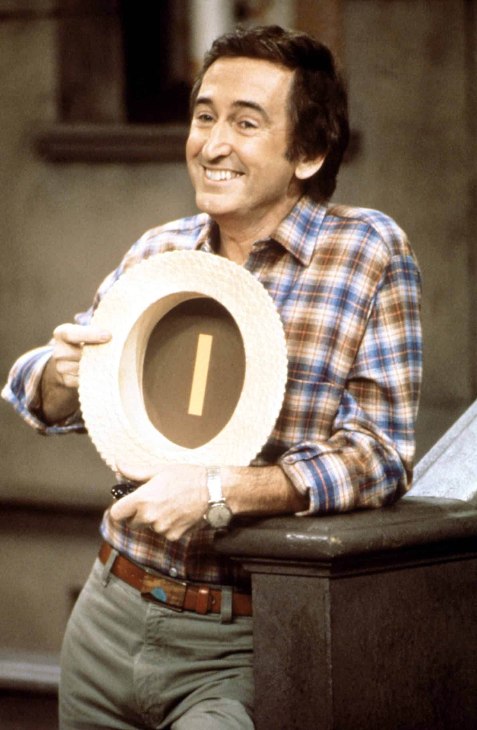 Original, Longtime ‘Sesame Street’ Cast Member Bob McGrath Dies At 90