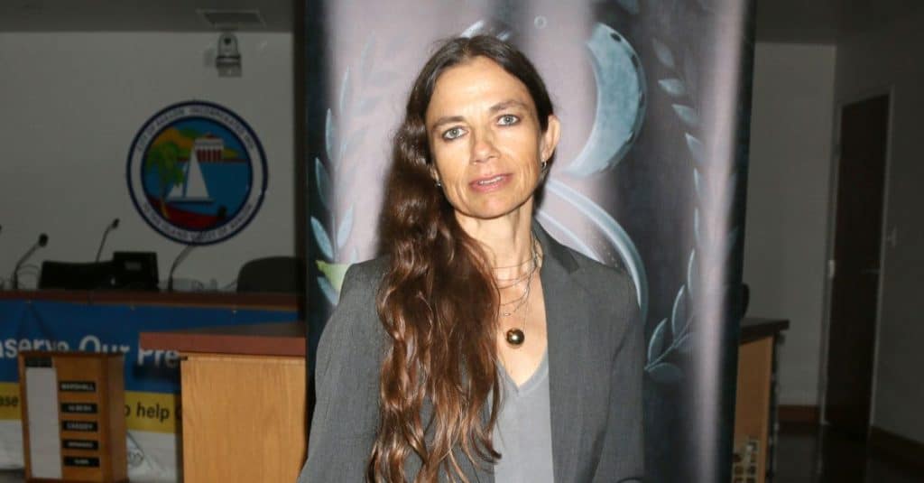 Justine Bateman Explains Bold Decision to Age 'Naturally'