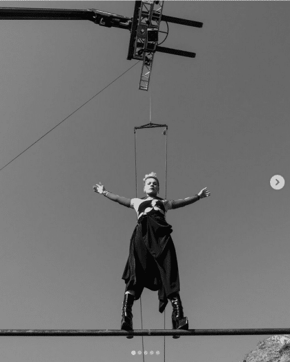 Pink Shares Leggy Photo Showing Off Her "Thunder Thighs" And Fans Are ...