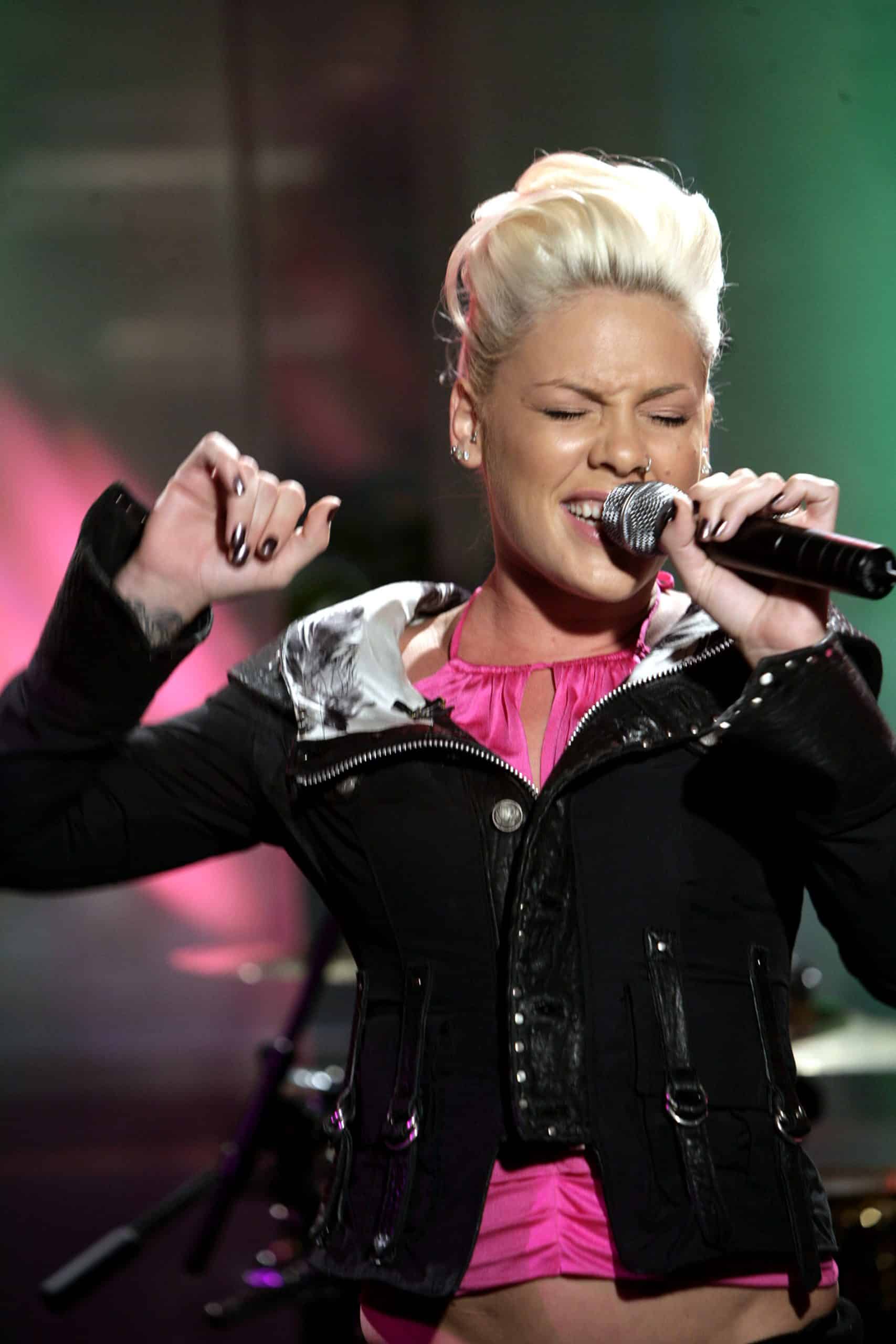 Pink Shares Leggy Photo Showing Off Her "Thunder Thighs" And Fans Are ...