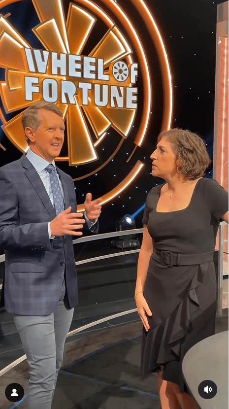 Fans' Hearts Are In 'Jeopardy' As Mayim Bialik Shares Sizzling New Look ...