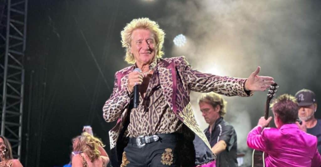 Rod Stewart Fans Upset As Concert Ends Abruptly, Singer 'Storms Off ...