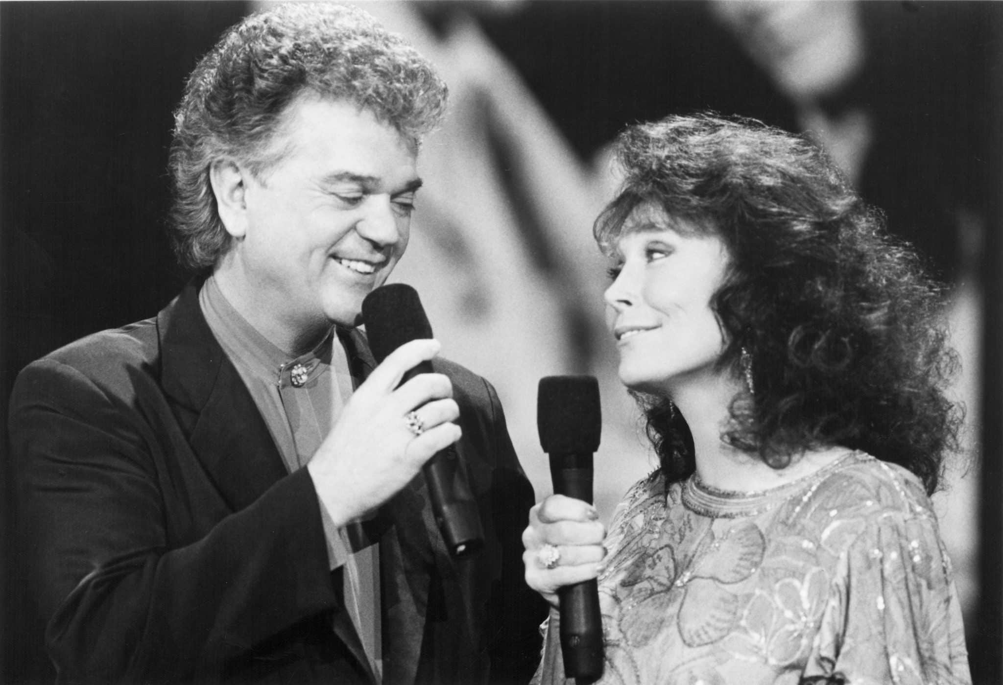 30 Years Ago, Loretta Lynn And Conway Twitty Shared Their Final Moment