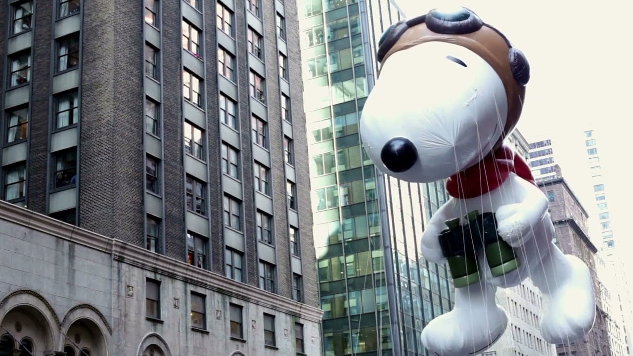 Macy's Thanksgiving Parade Features New Snoopy Float Promoting Upcoming ...