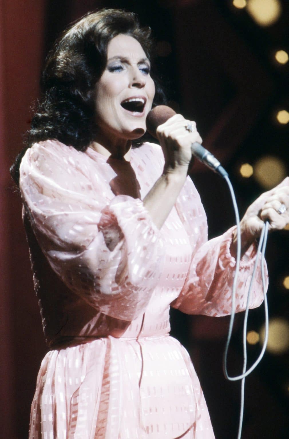 Was The Bond Between Reba McEntire And Loretta Lynn That Of Friendship ...