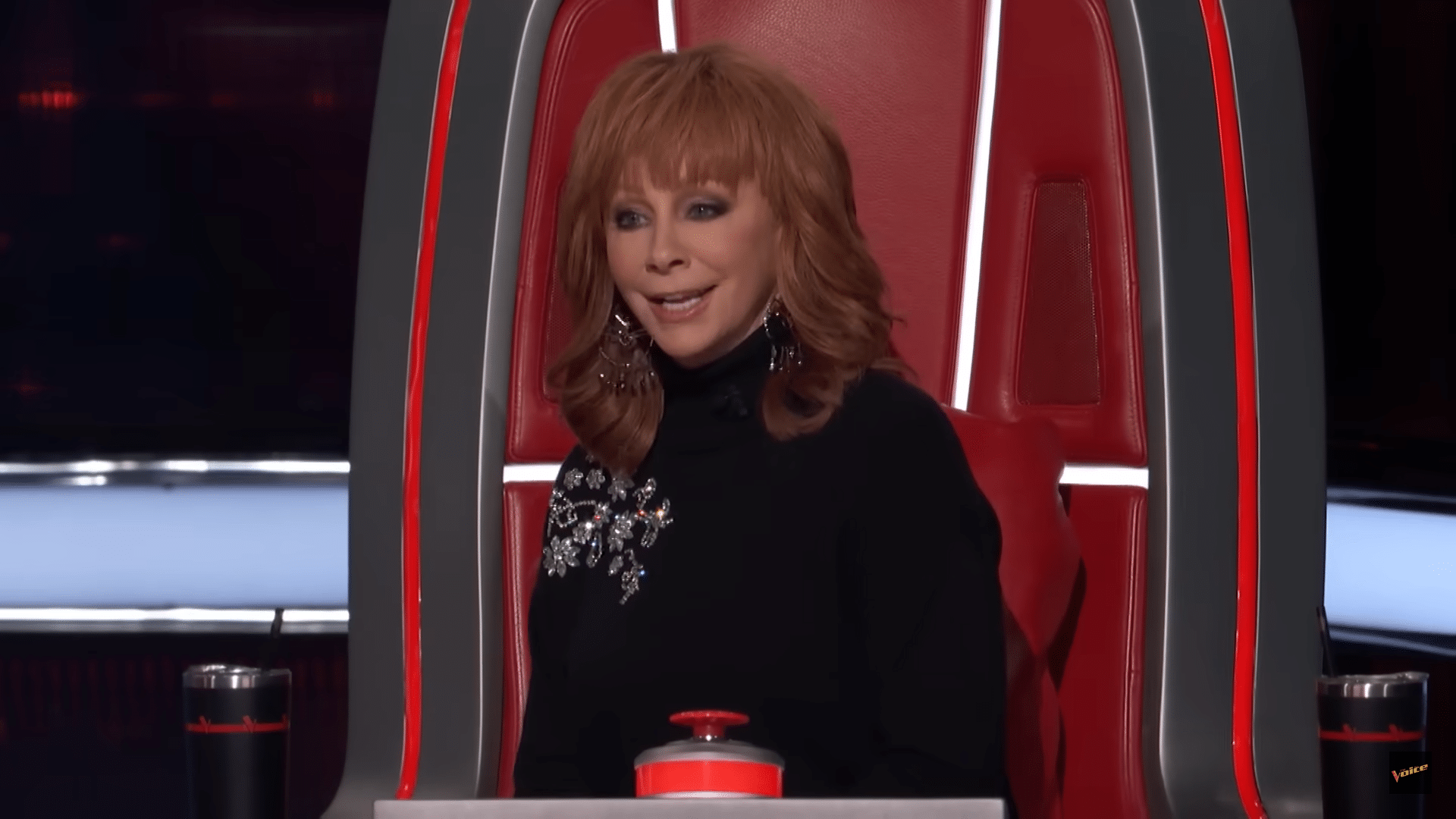 Reba McEntire Scolds 'The Voice' Contestant For Changing Iconic Bee ...