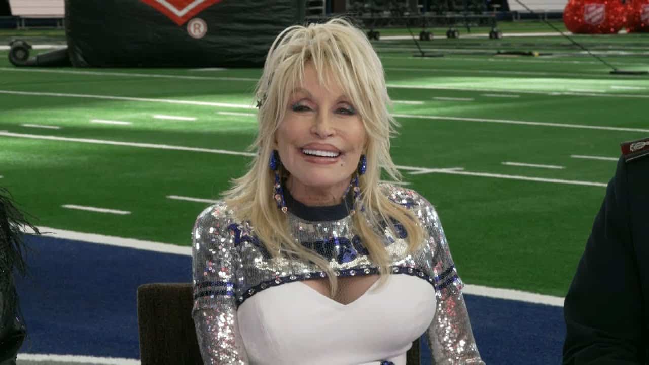 Dolly Parton Rocks Thanksgiving Day Halftime Show In Bedazzled Cheerleader Outfit