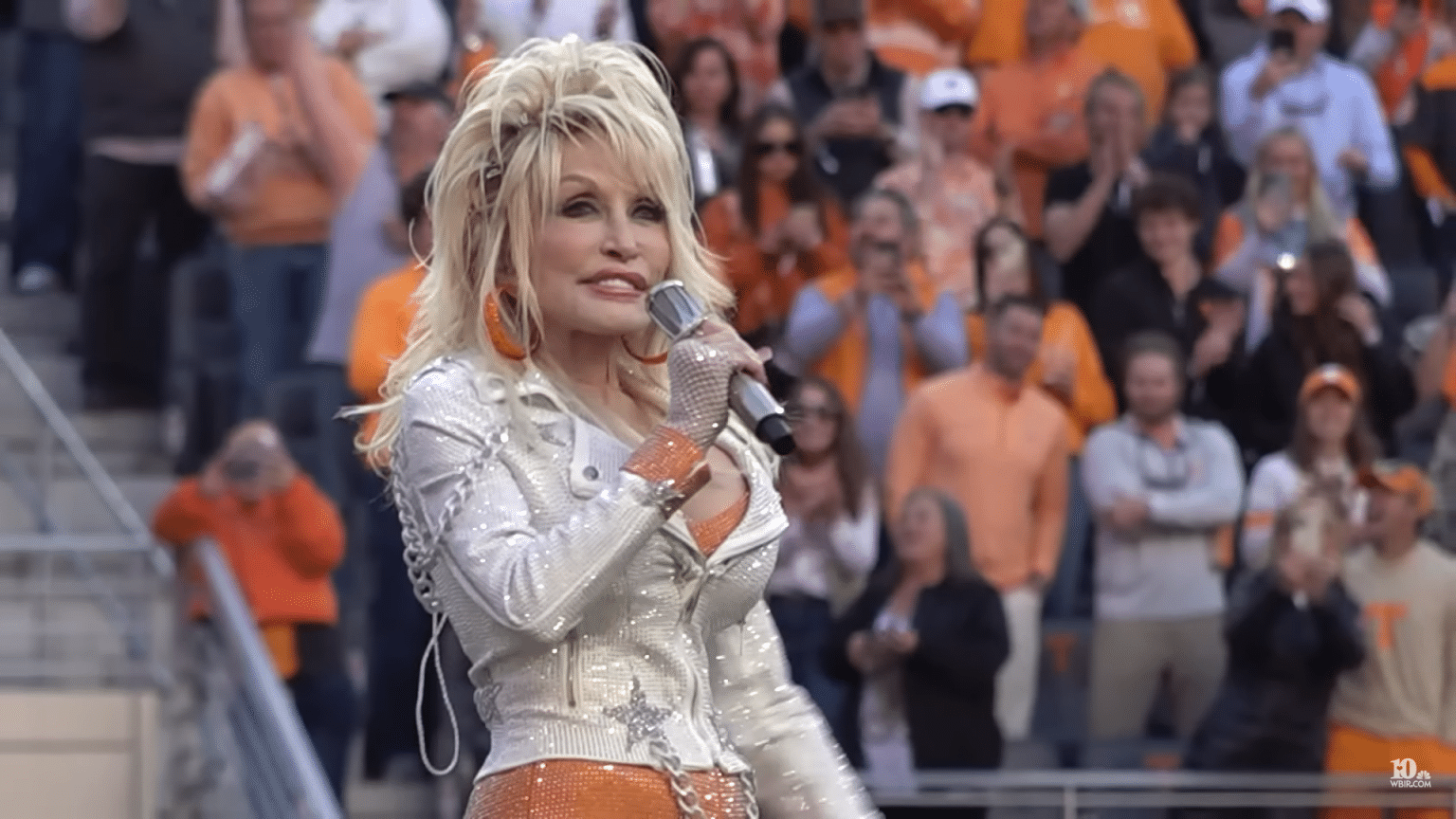Dolly Parton Sings "Rocky Top" At Georgia Vs. Tennessee Game