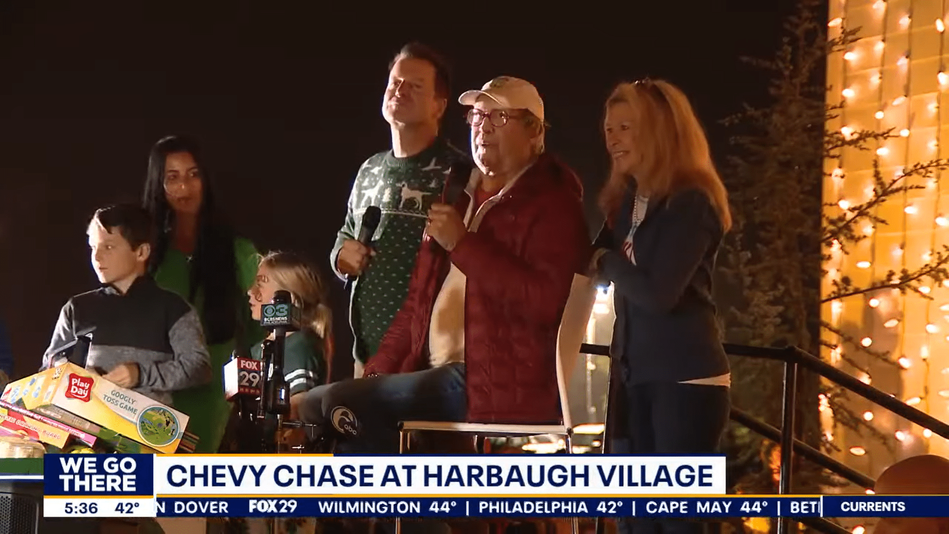 Chevy Chase Lights Up New Jersey Christmas Display For A Good Cause