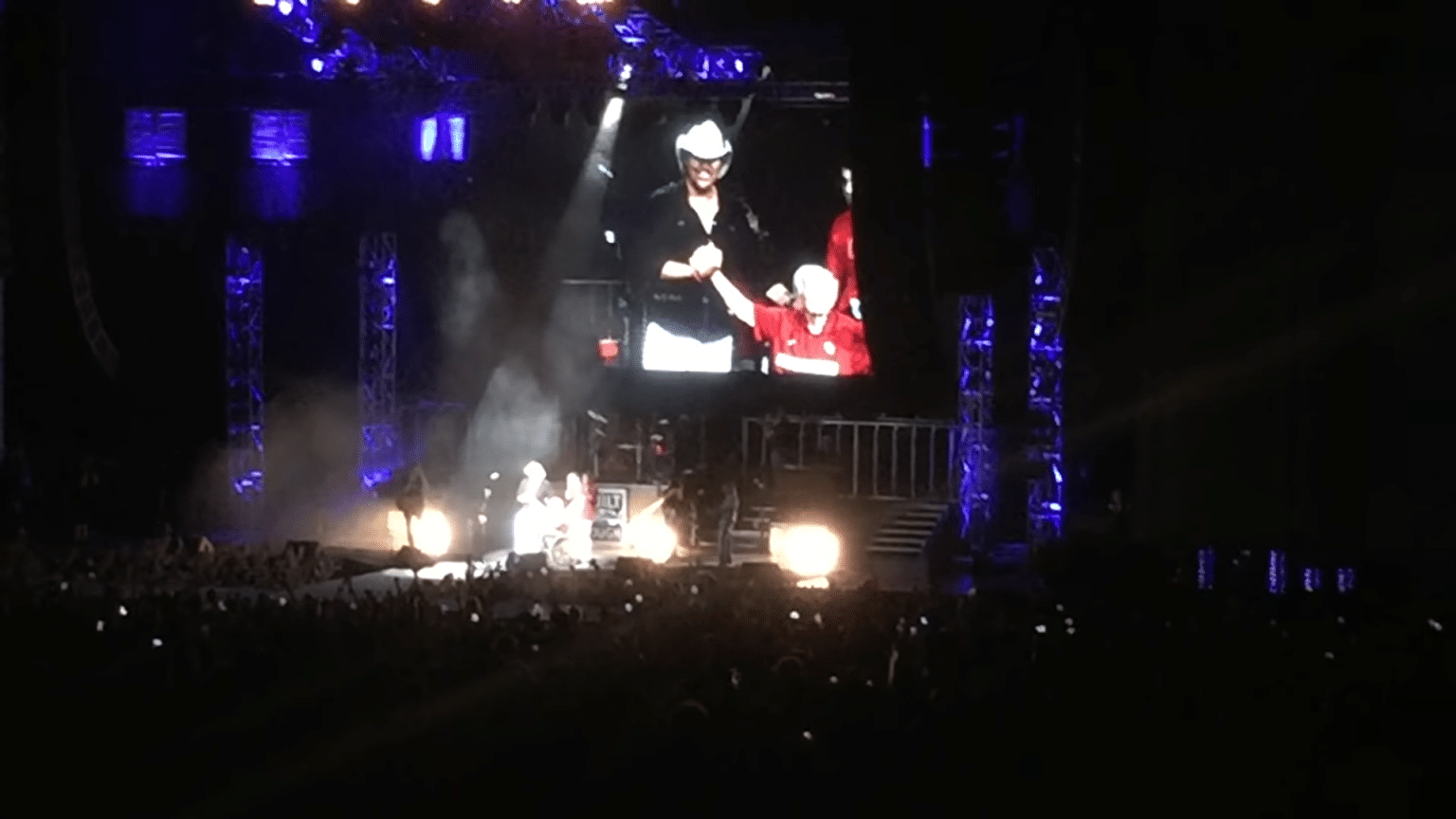 Toby Keith Overcome With Emotions Bringing 93-Year-Old American Hero On ...