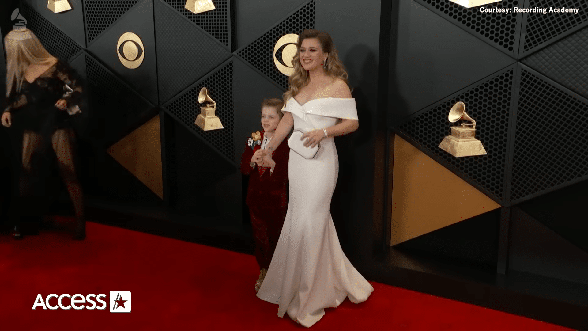 Kelly Clarkson And Son Remy Are An Adorable Pair On The Grammys Red Carpet
