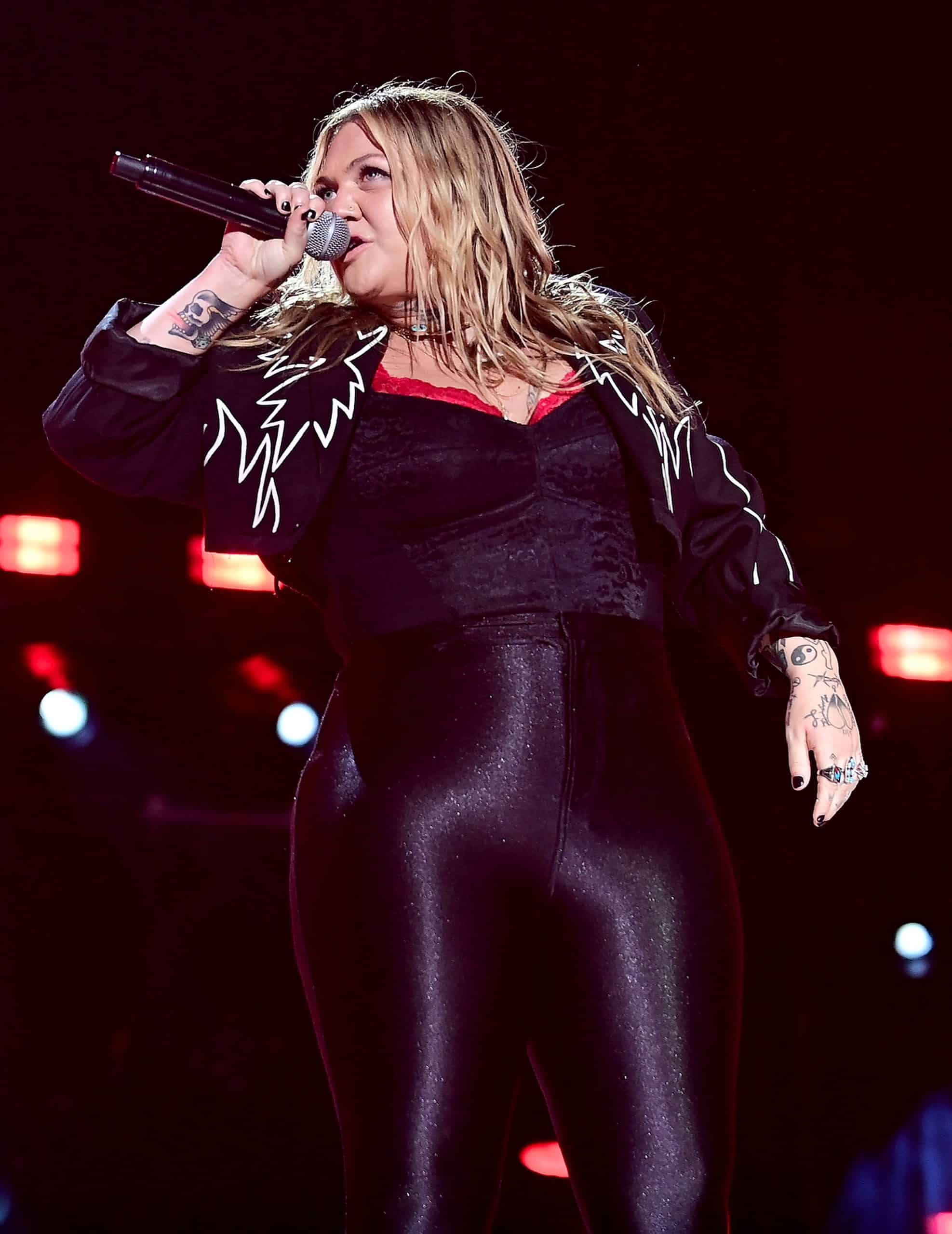 Dolly Parton Wants Fans To “Forget” Elle King’s Drunken Mishap At Grand Ole Opry In Her Honor