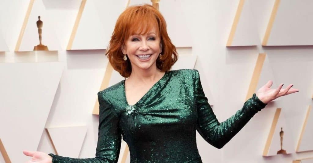 Reba McEntire Leaves Fans Shocked As She Shows Off Natural Hair ...