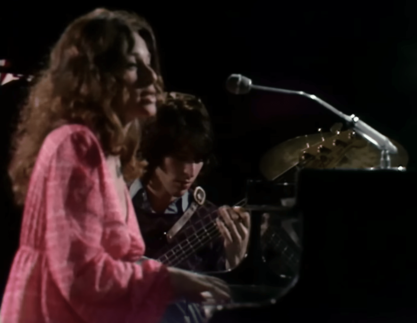 This Performance Of "It's Too Late" By Carole King Is A Feel-Good Kind ...