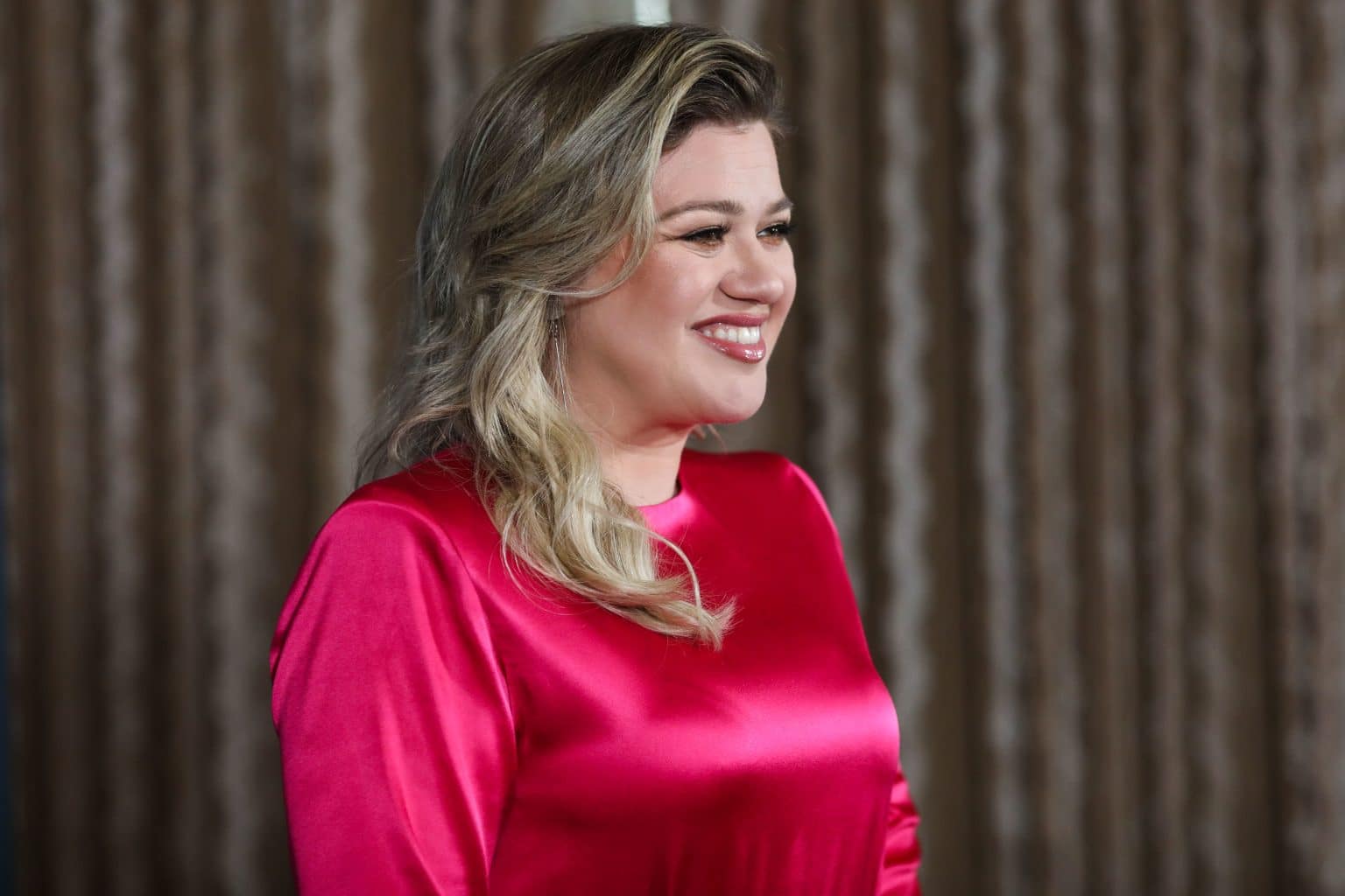 Kelly Clarkson Admits To Taking Weight Loss Drug, But It's Not Ozempic