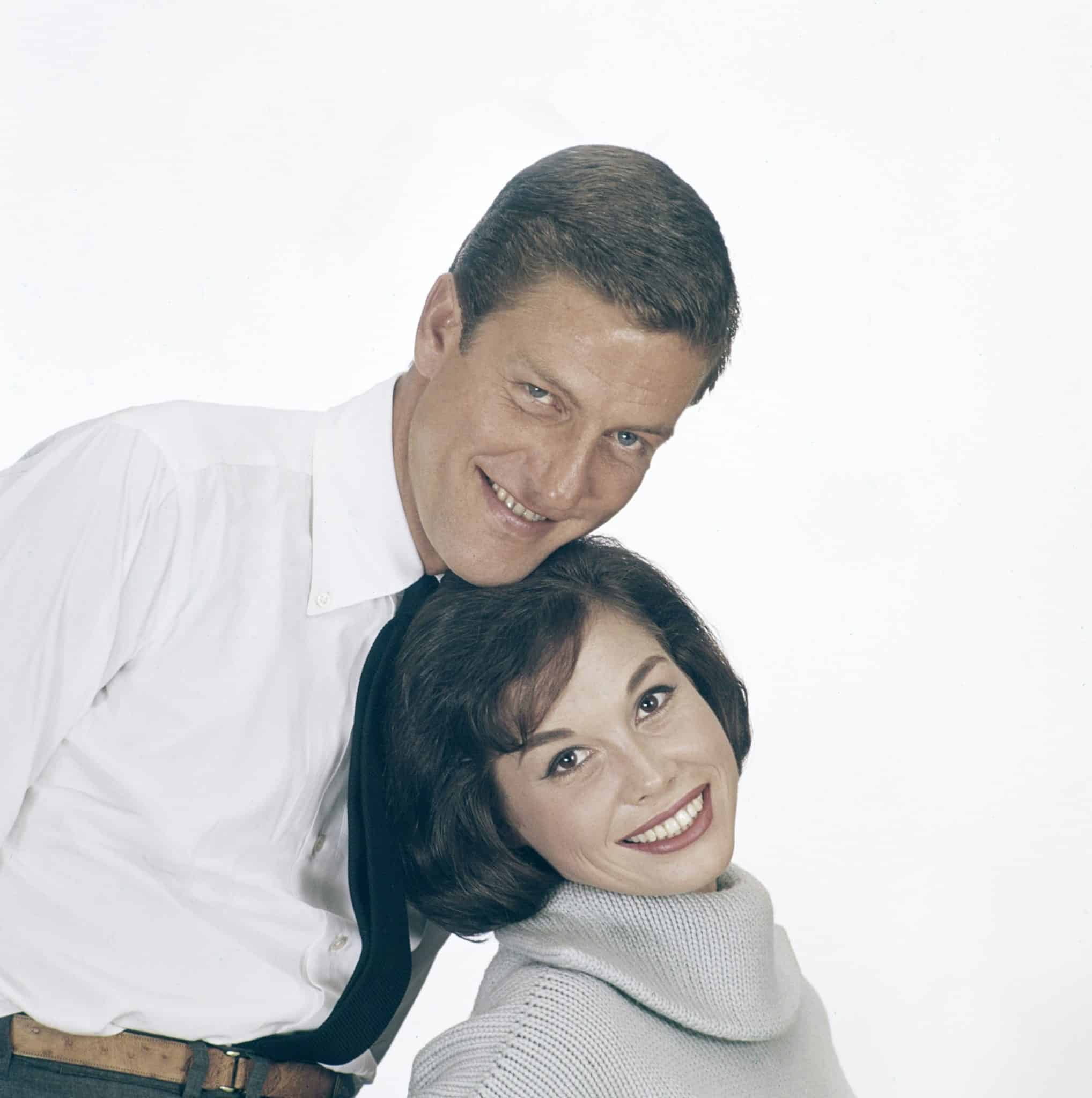 Mary Tyler Moore Says It Was A “Waste” She And Dick Van Dyke Never Had ...