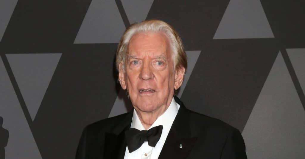 Donald Sutherland Apparently Died After Living On Oxygen Tank And Packs ...