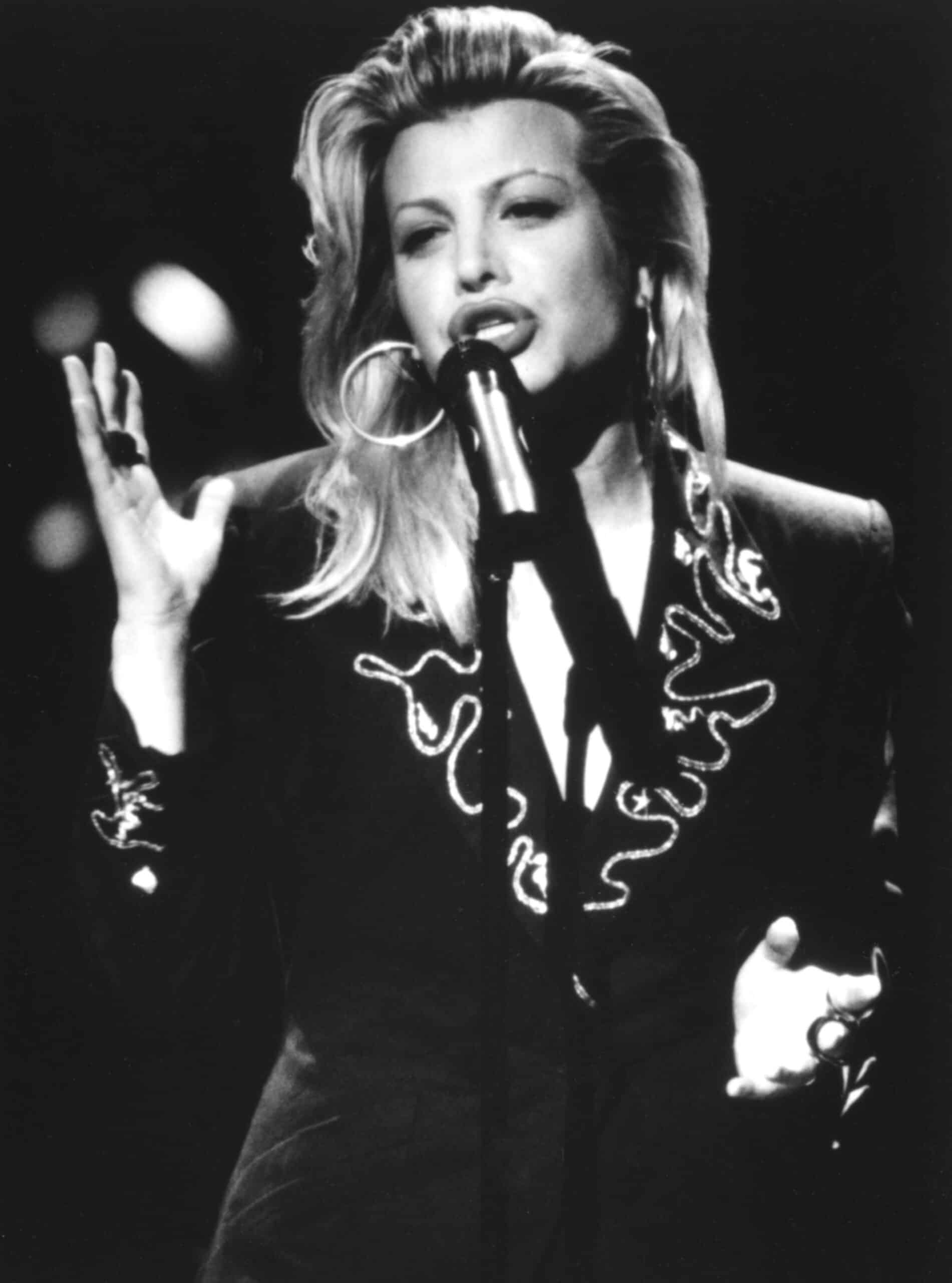 "Tell It To My Heart" By Taylor Dayne Proves The '80s Were The Best ...