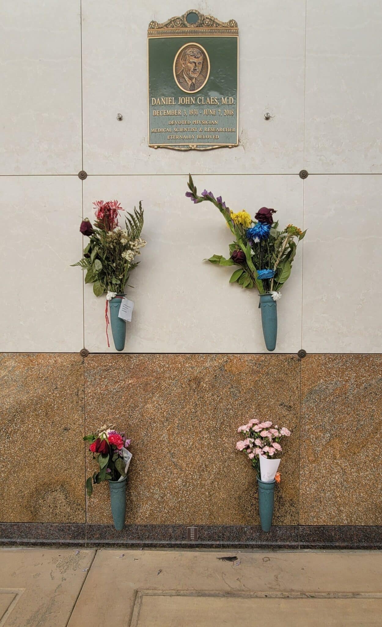 Fans Decorate Matthew Perry’s Gravesite With Flowers For What Would've ...