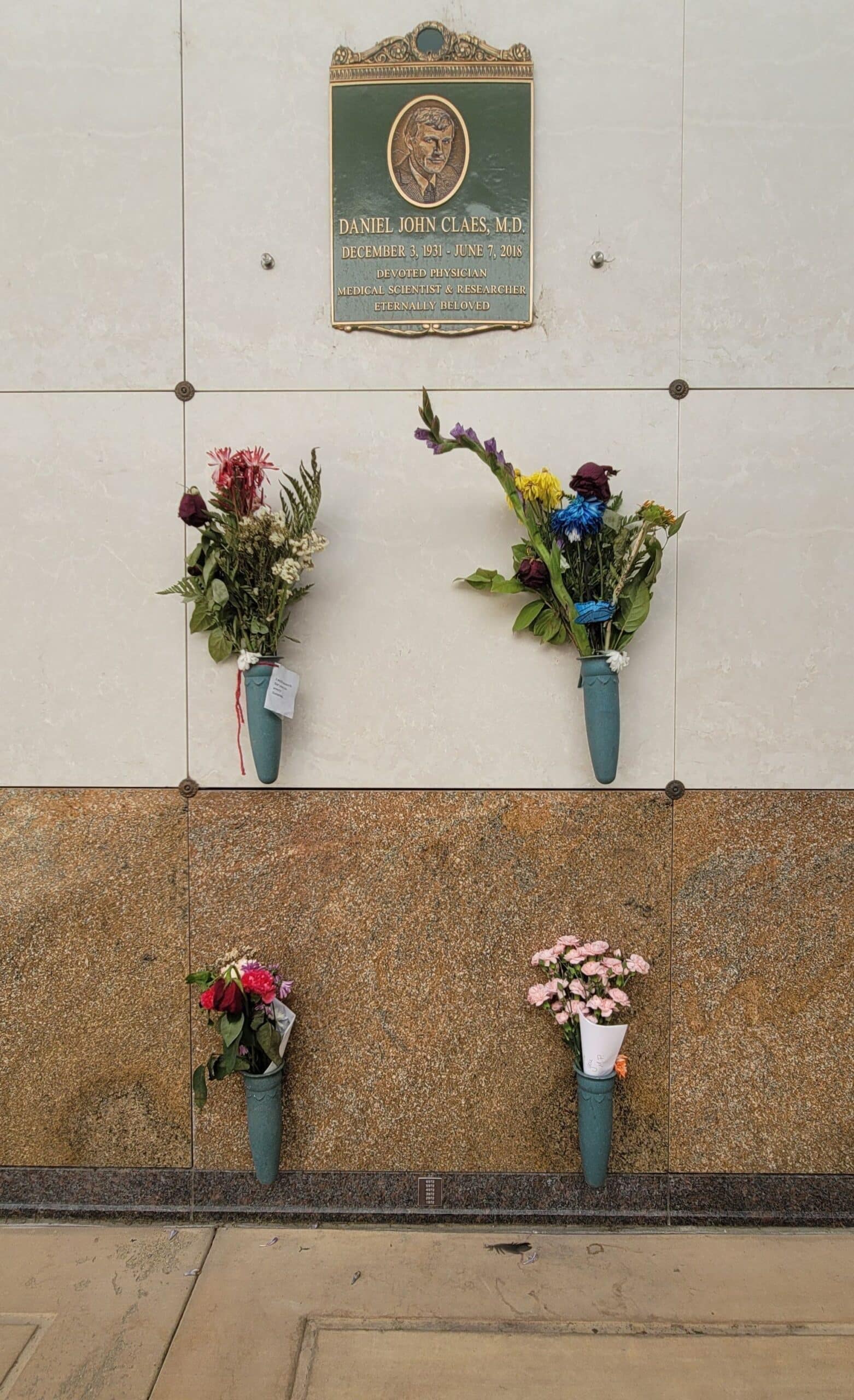 Fans Decorate Matthew Perry’s Gravesite With Flowers For What Would've ...